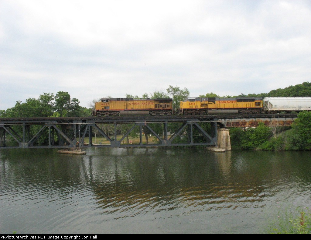 UP 6693 & 8245 crossing the Thornapple River with Q335